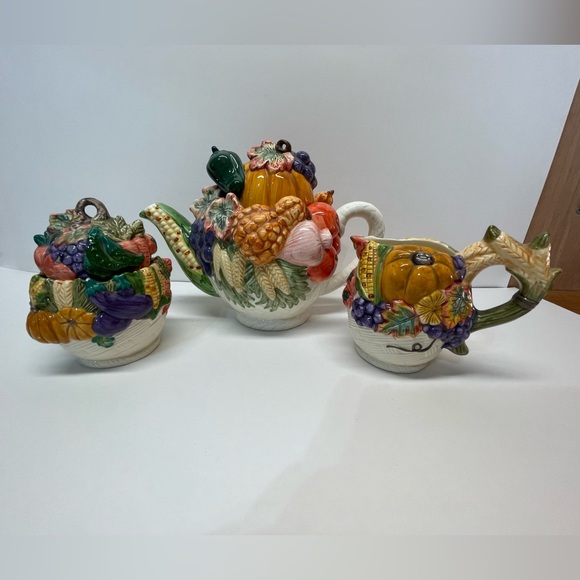 Long Rich | Kitchen | Soldvt Long Rich Harvest Vegetable Teapot Creamer ...